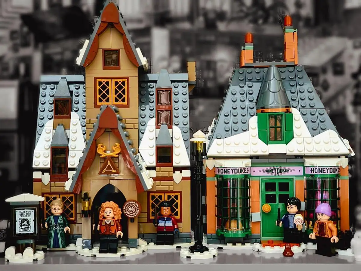 Buy LEGO® Harry Potter™ Hogsmeade™ Village Visit 76388 | Official LEGO® KW