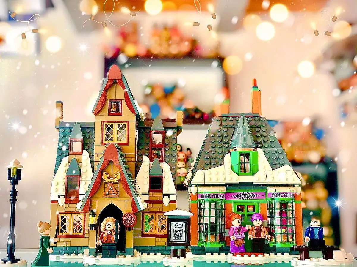 Buy LEGO® Harry Potter™ Hogsmeade™ Village Visit 76388 | Official LEGO® KW