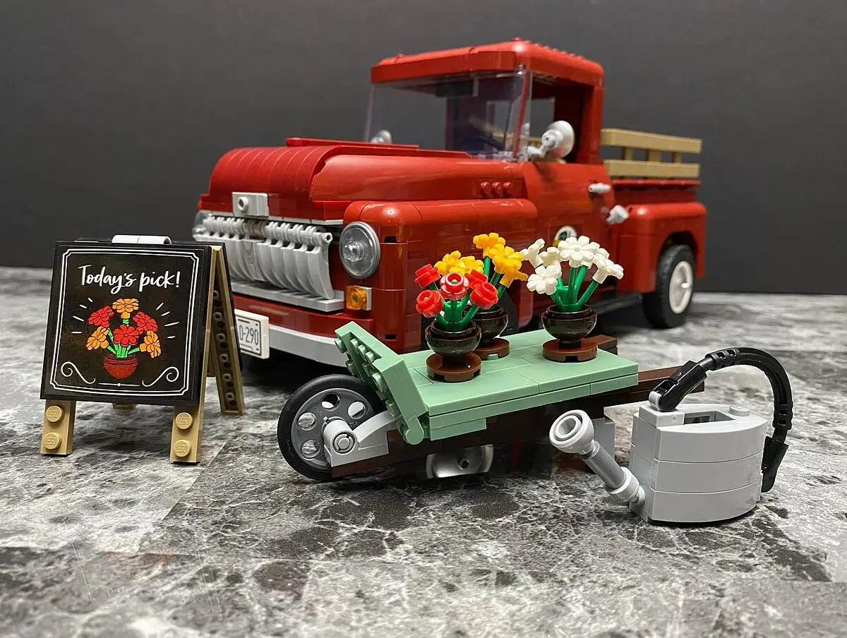 Buy LEGO® Pickup Truck 10290 Set Online | Official LEGO® AE