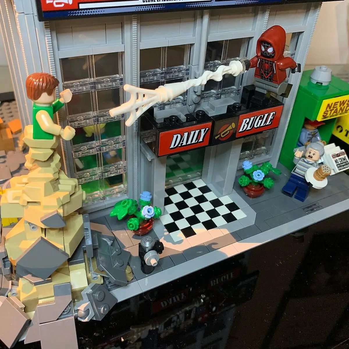 Buy LEGO® Marvel Daily Bugle 76178 Set for Adults | Official LEGO® AE