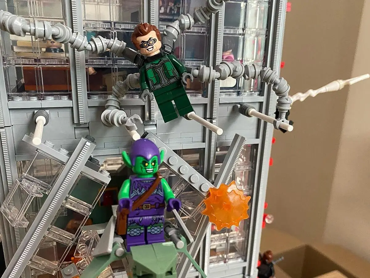 Buy LEGO® Marvel Daily Bugle 76178 Set for Adults | Official LEGO® AE