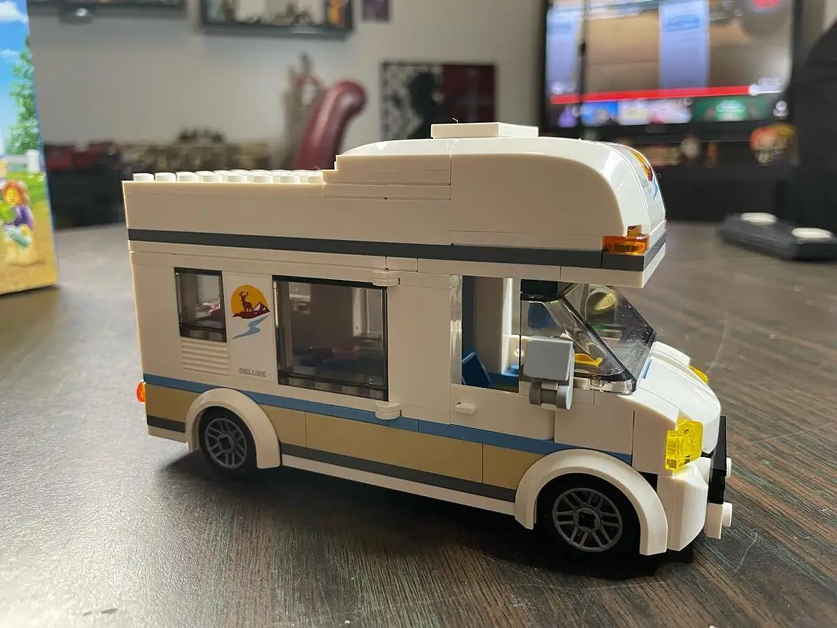 Buy LEGO® City Holiday Camper Van 60283 Online | Official LEGO® AE