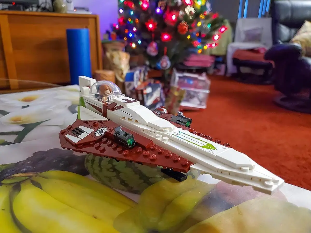 LEGO® Obi-Wan Kenobi’s Jedi Starfighter™ | Official LEGO® AE