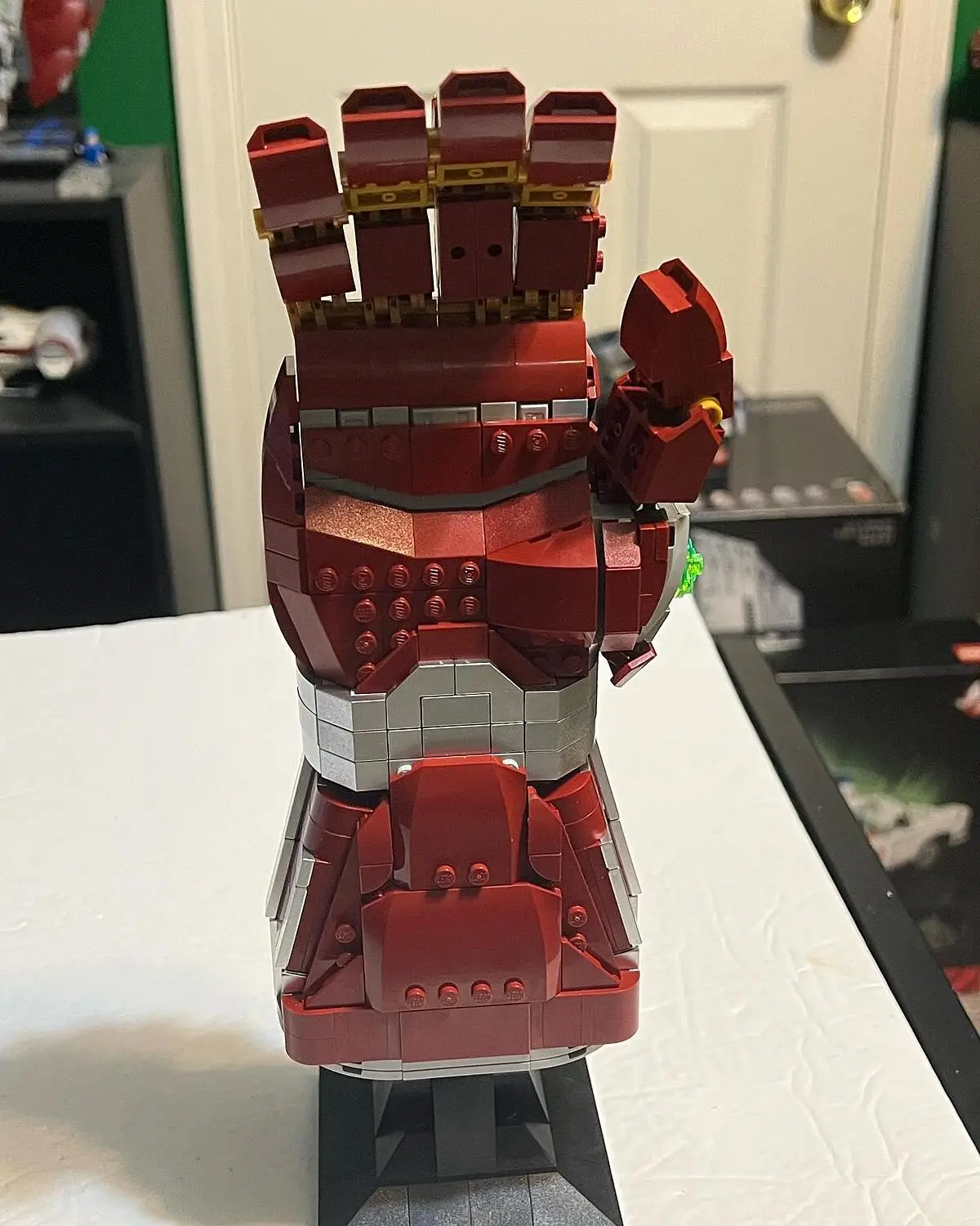 LEGO® Nano Gauntlet | Official LEGO® QA