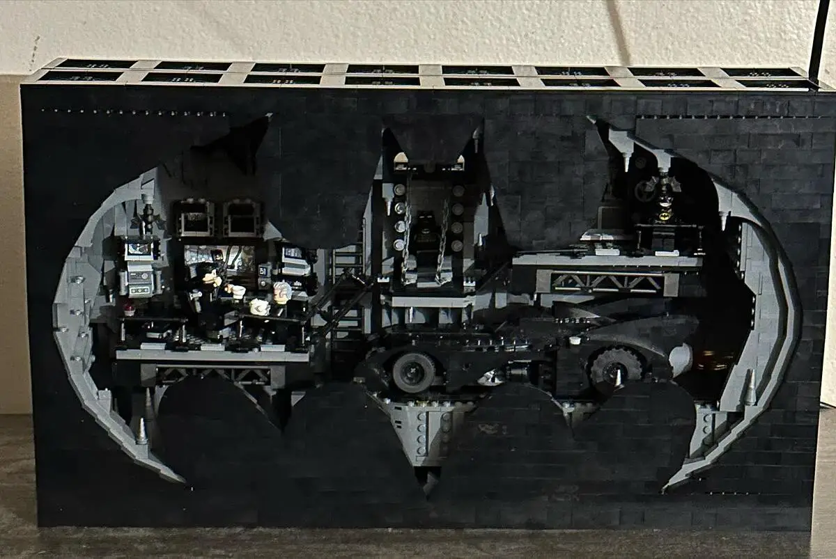 Buy LEGO® Batcave™ – Shadow Box 76252 | Official LEGO® KW