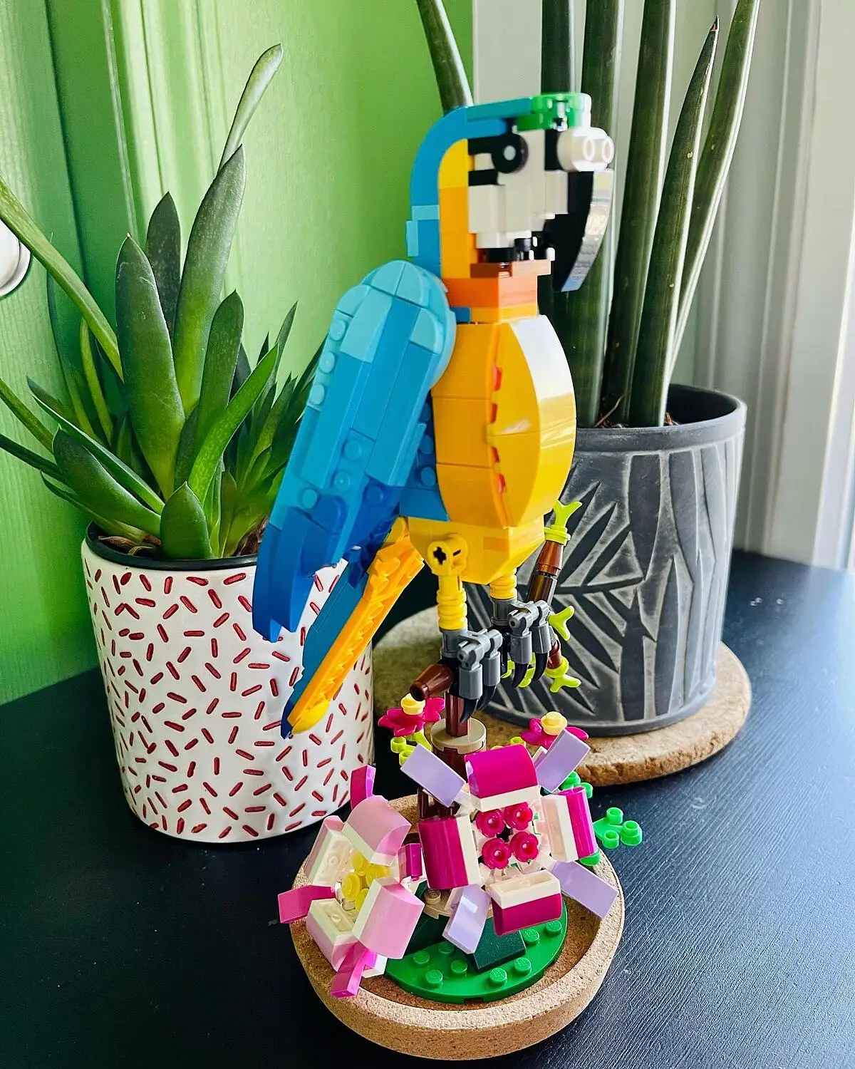 Buy LEGO® 31136 Exotic Parrot Set Online | Official LEGO® KW