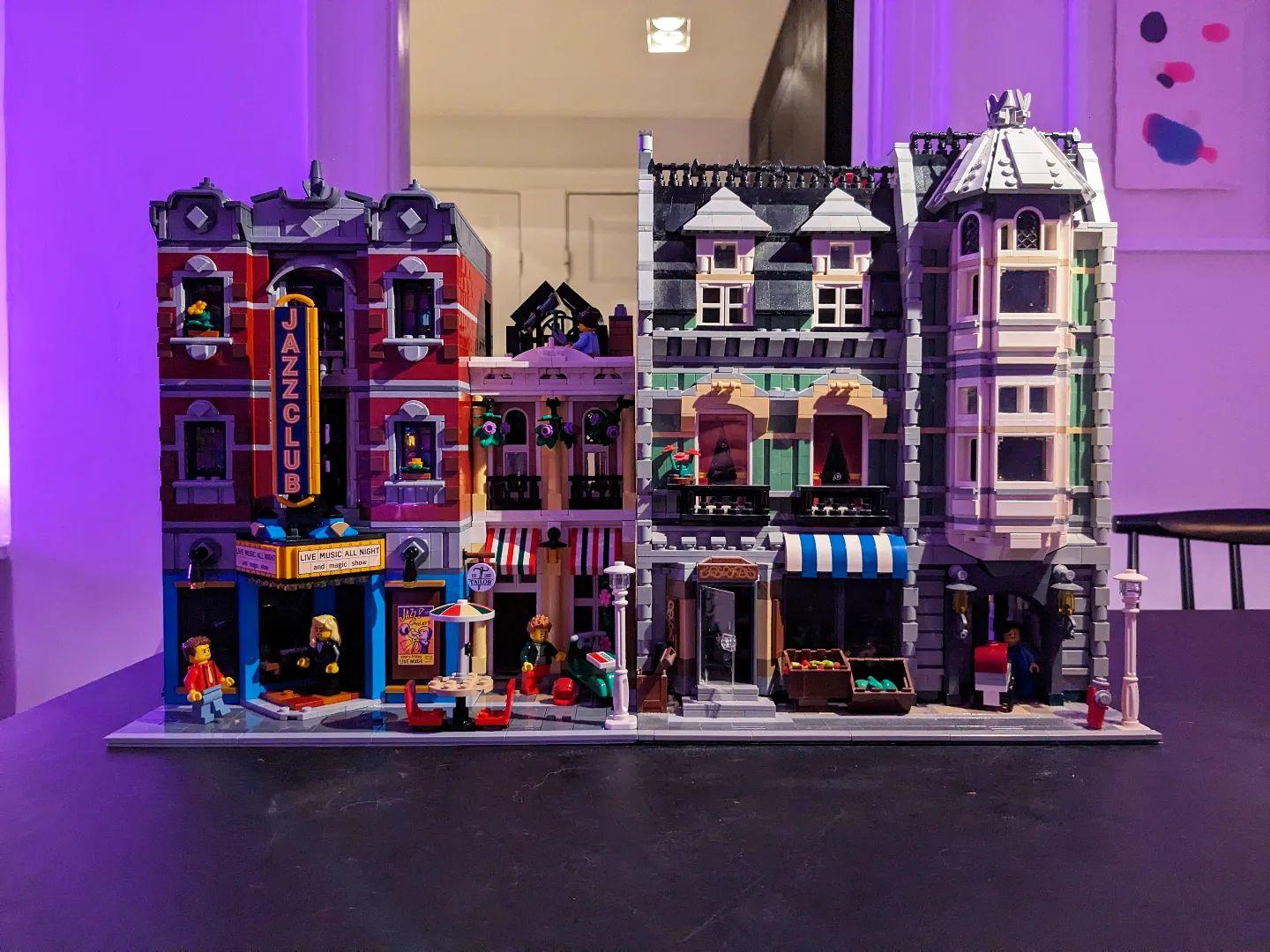 Buy LEGO® Jazz Club 10312 Online | Official LEGO® AE