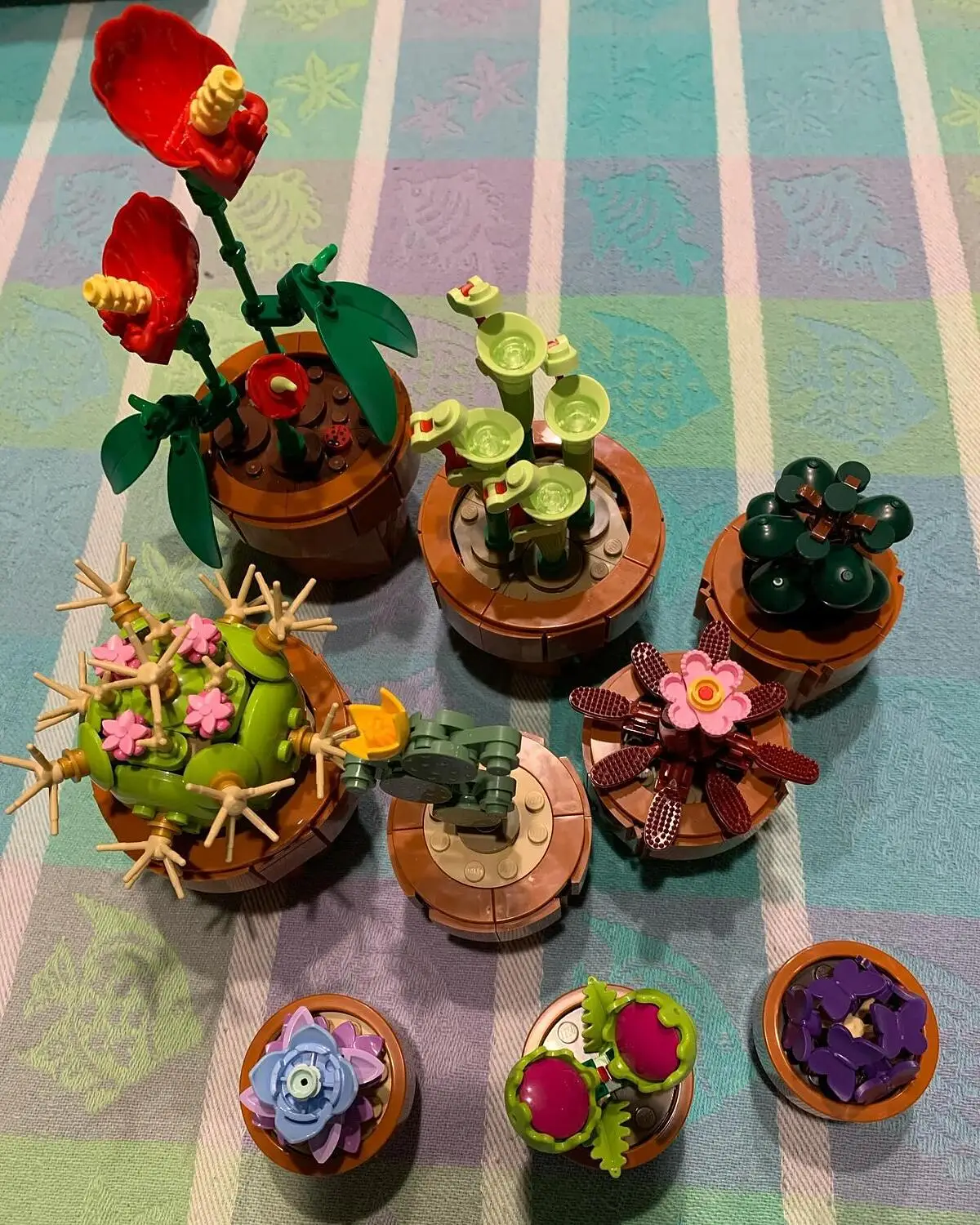 LEGO® Tiny Plants | Official LEGO® KW