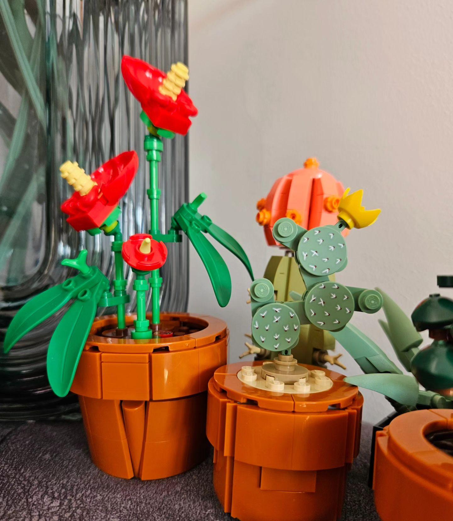 LEGO® Tiny Plants | Official LEGO® KW