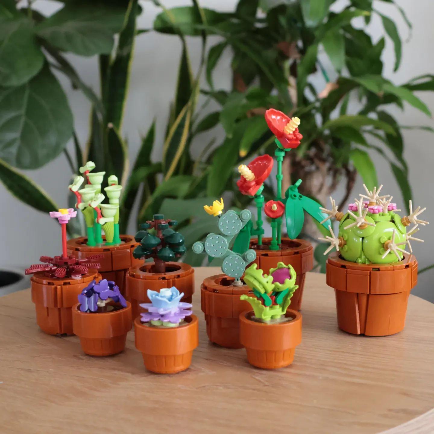 LEGO® Tiny Plants | Official LEGO® KW