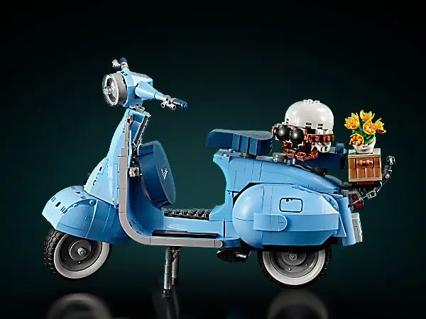 Buy LEGO® Vespa 125 Set 10298 Online | Official LEGO® QA
