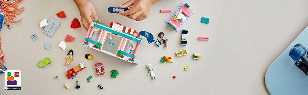 Buy LEGO® 41728 Heartlake Downtown Diner | Official LEGO® AE