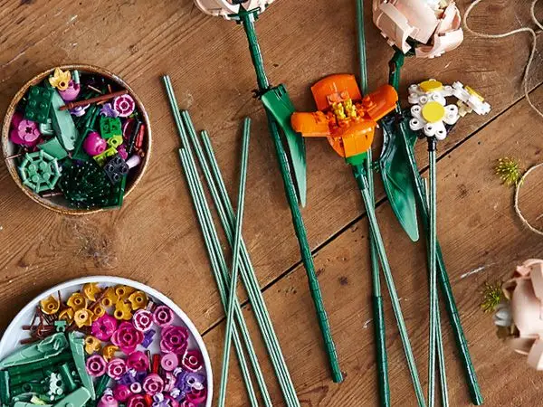 Buy LEGO® Flower Bouquet 10280 Set for Adults | Official LEGO® QA