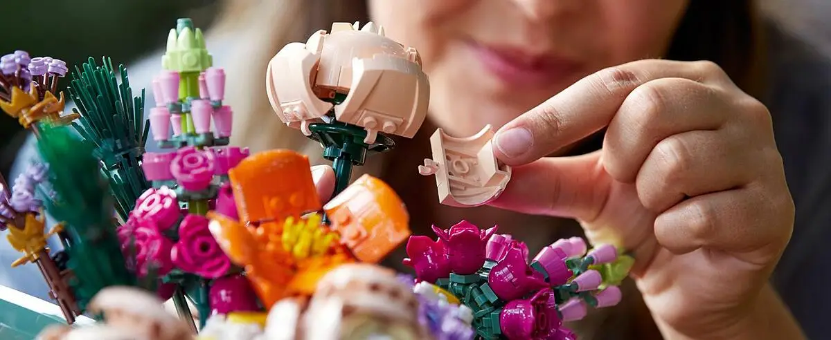 Buy LEGO® Flower Bouquet 10280 Set for Adults Online | Official LEGO® AE