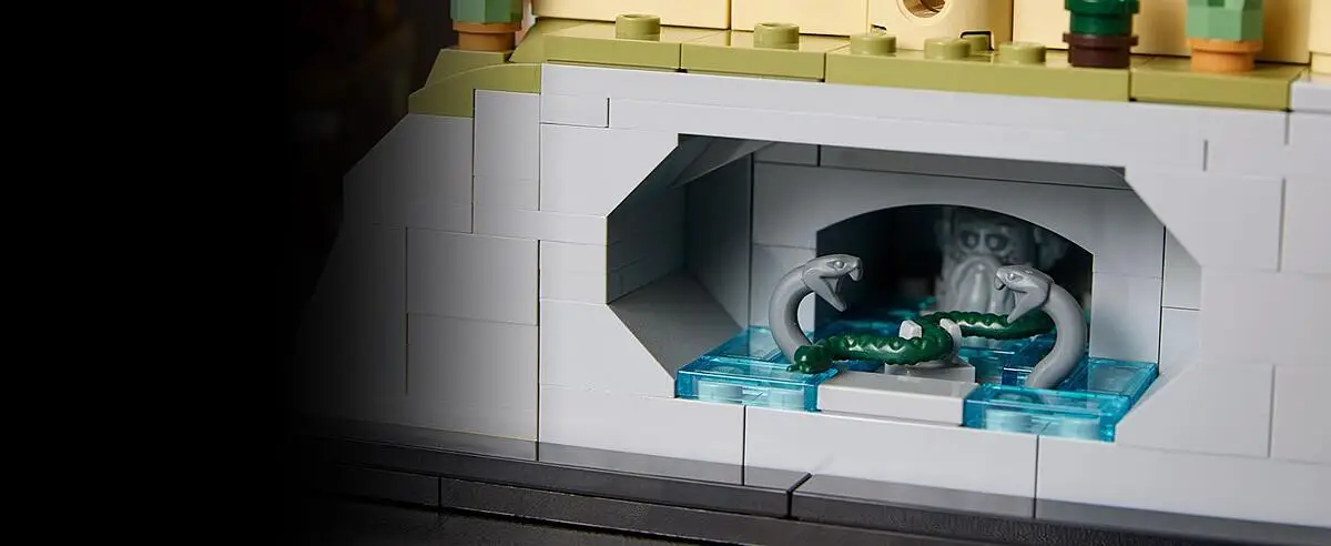 LEGO® Hogwarts™ Castle and Grounds | Official LEGO® AE