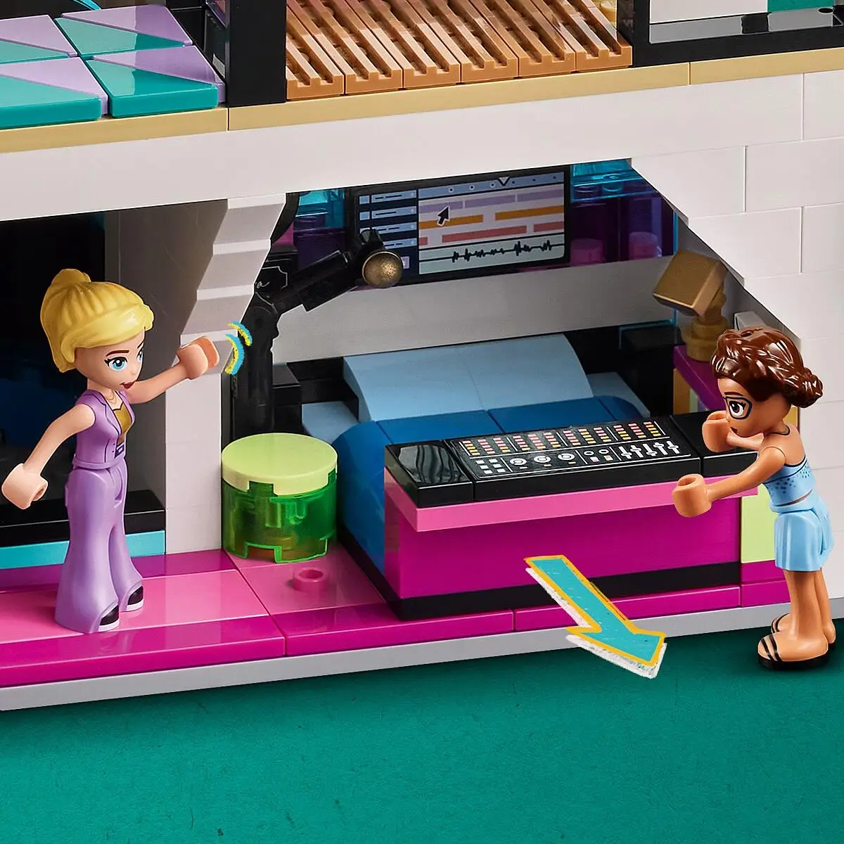 LEGO® Andrea's Modern Mansion | Official LEGO® AE
