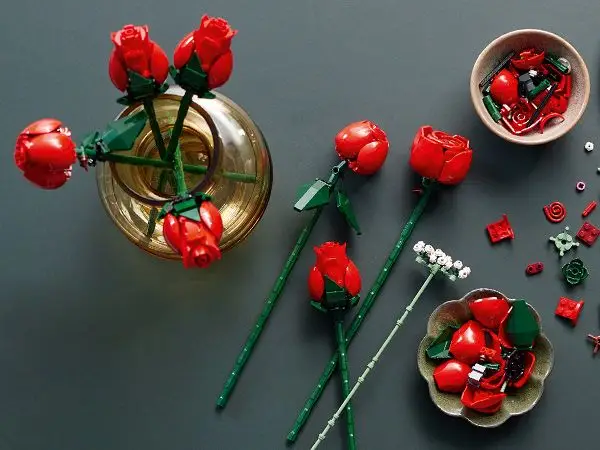 LEGO® Bouquet of Roses | Official LEGO® AE
