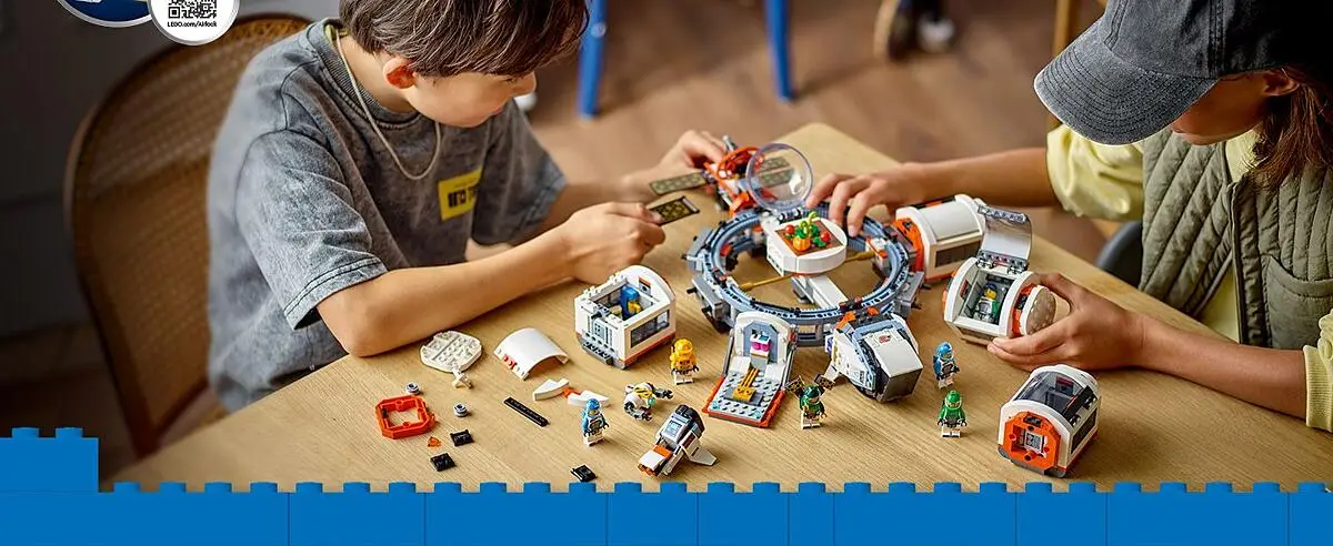 LEGO® Modular Space Station | Official LEGO® KW